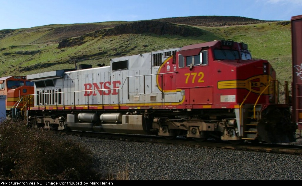 BNSF 772